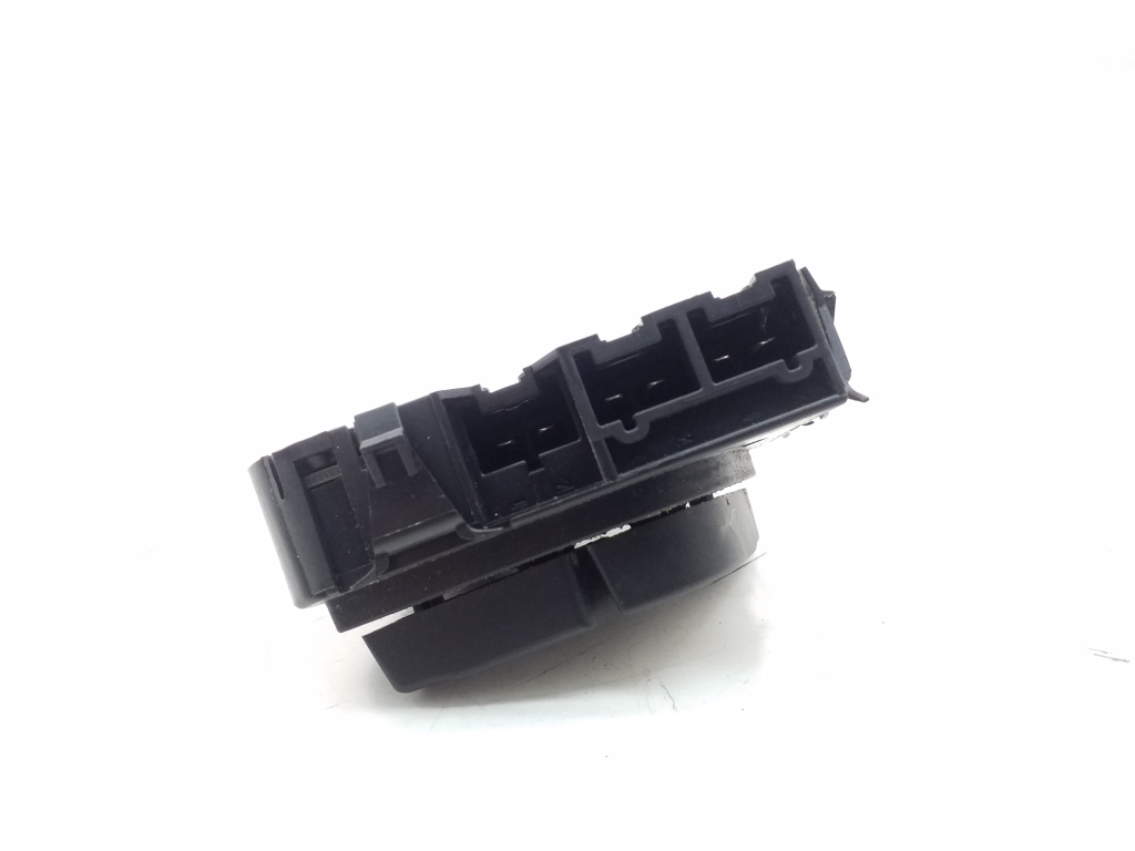 Used Mercedes Benz GLK-Class Front seat control switch in the seat ...