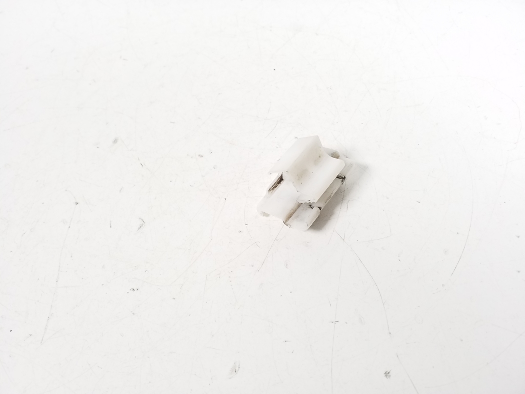 Naudotas Mercedes Benz S-Class Išorinės slenksčio apdailos laikiklis ...