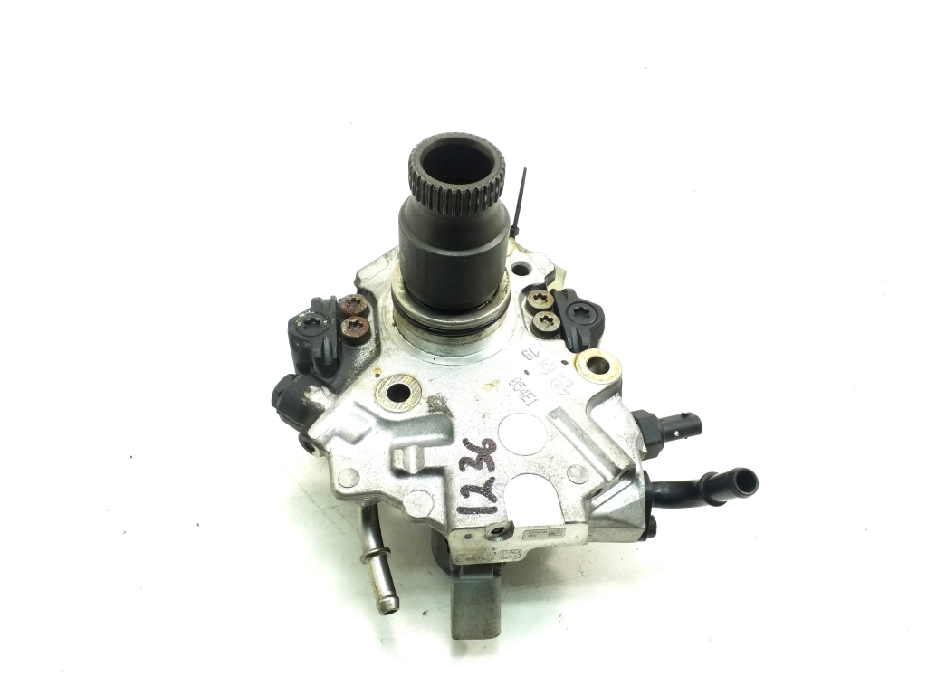 Used Mercedes Benz GLK-Class Fuel pump and its parts
