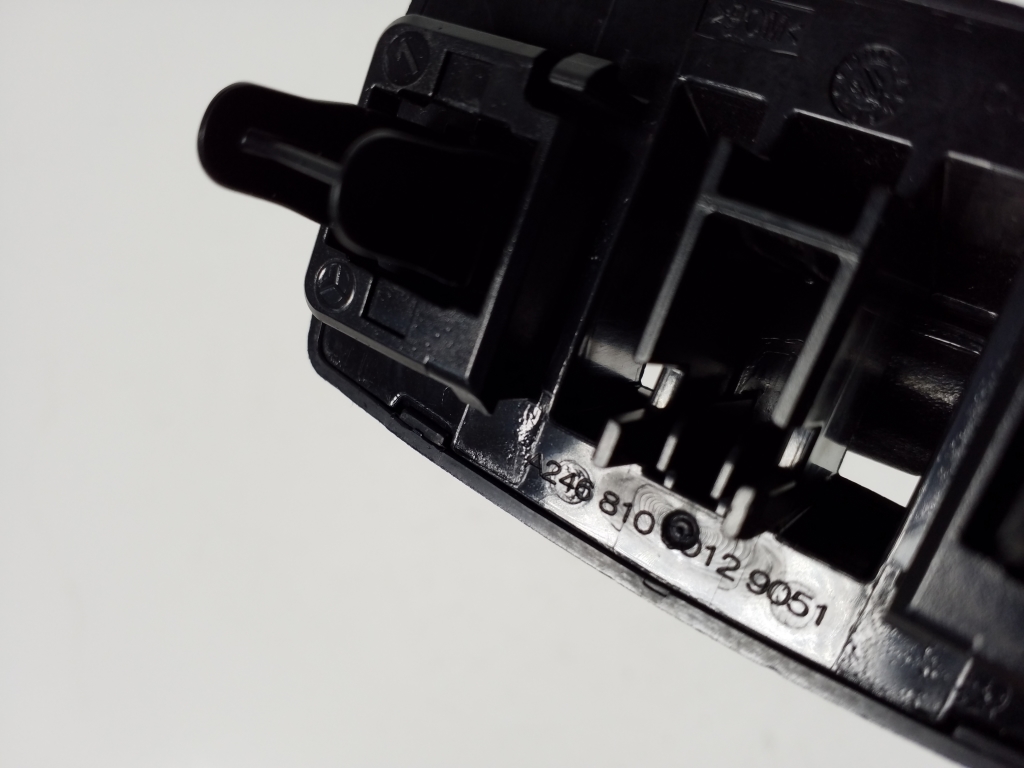 Naudotas Mercedes Benz S-Class Stogo kita detalė A2468100012