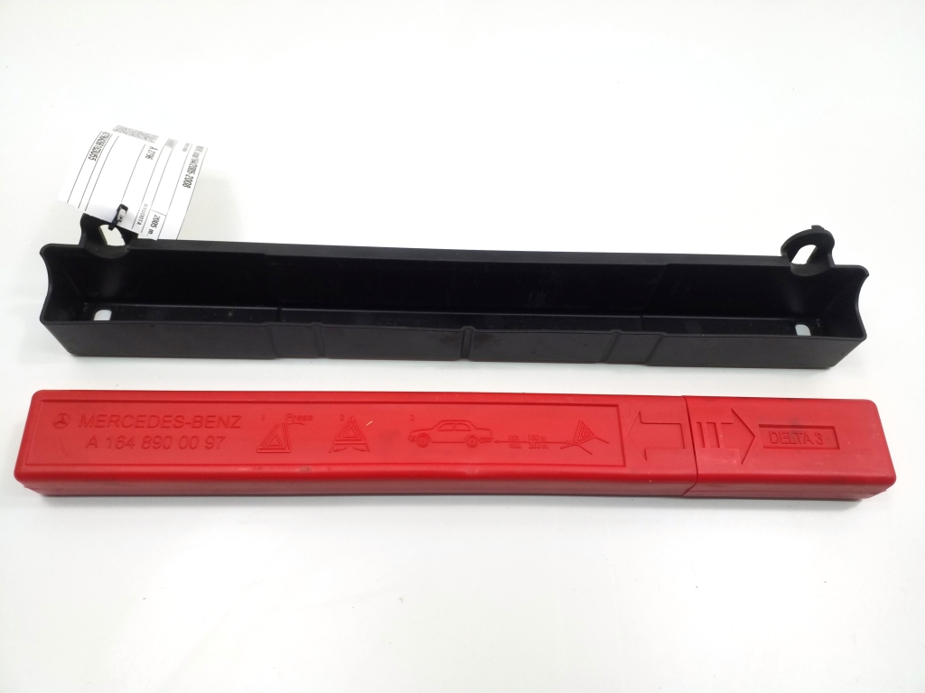 Naudotas Mercedes Benz ML-Class Avarinis ženklas A1648900097