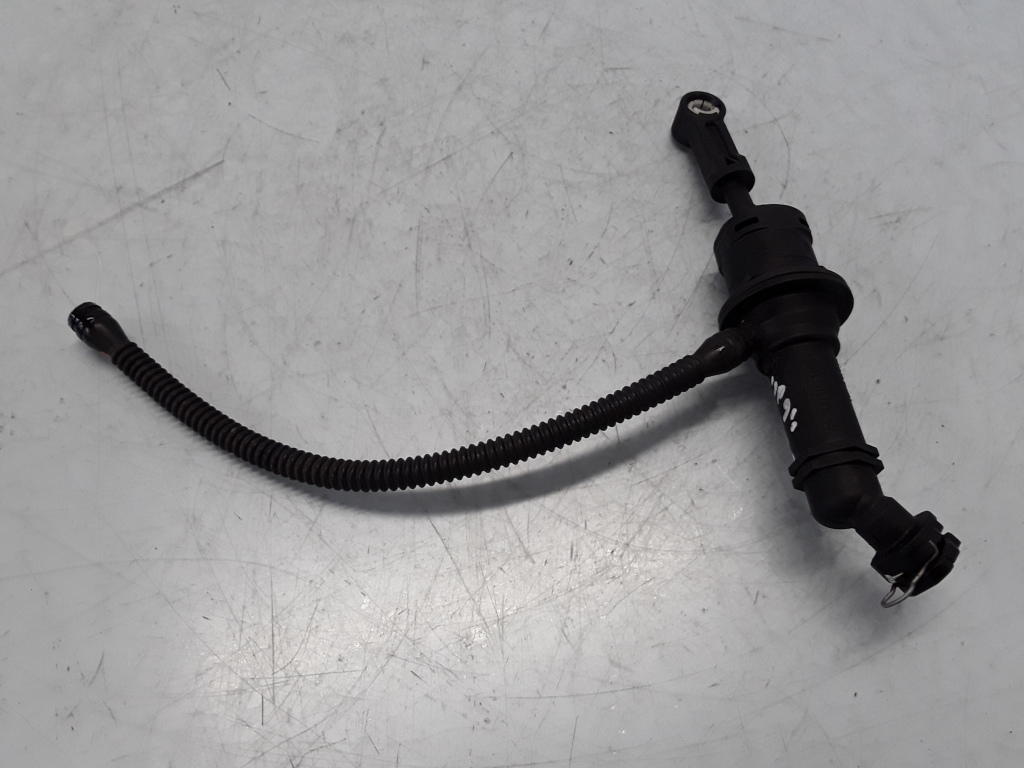 Used RENAULT Scenic Clutch cylinder master 306101185R