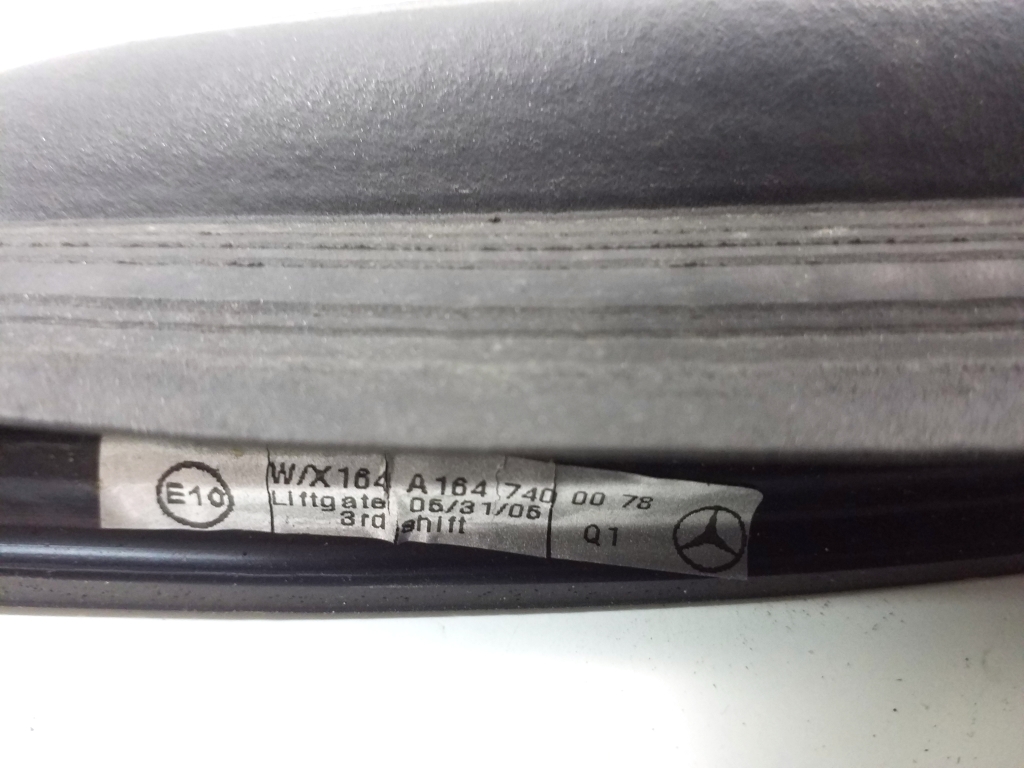 Used Mercedes Benz ML-Class Trunk sealing rubber on the body A1647400778