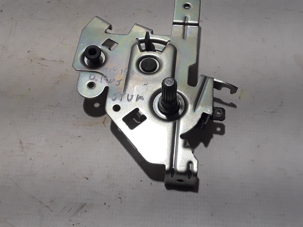 Used RENAULT Trafic Sliding door lock 826706945R