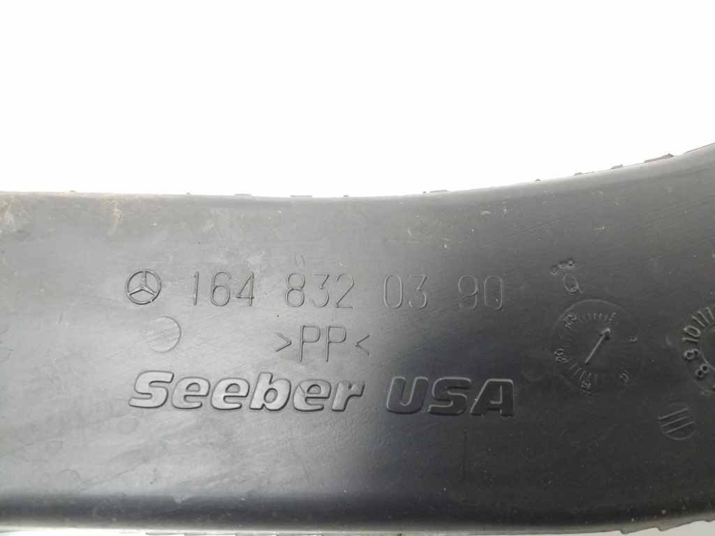 Used Mercedes Benz ML-Class Another detail of the windshield wiper ...