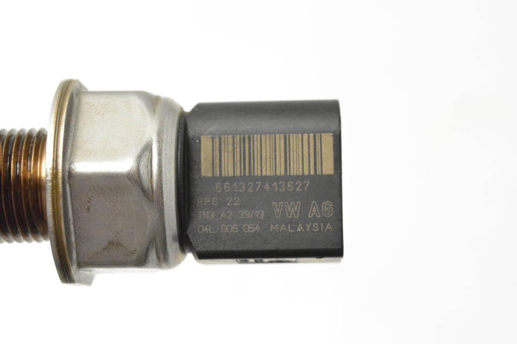 Used Volkswagen Golf High pressure fuel line sensor 04L906054