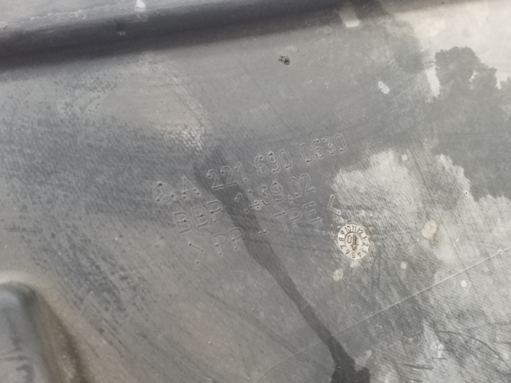 Used Mercedes Benz S-Class Rear part of the front fender A2216900630