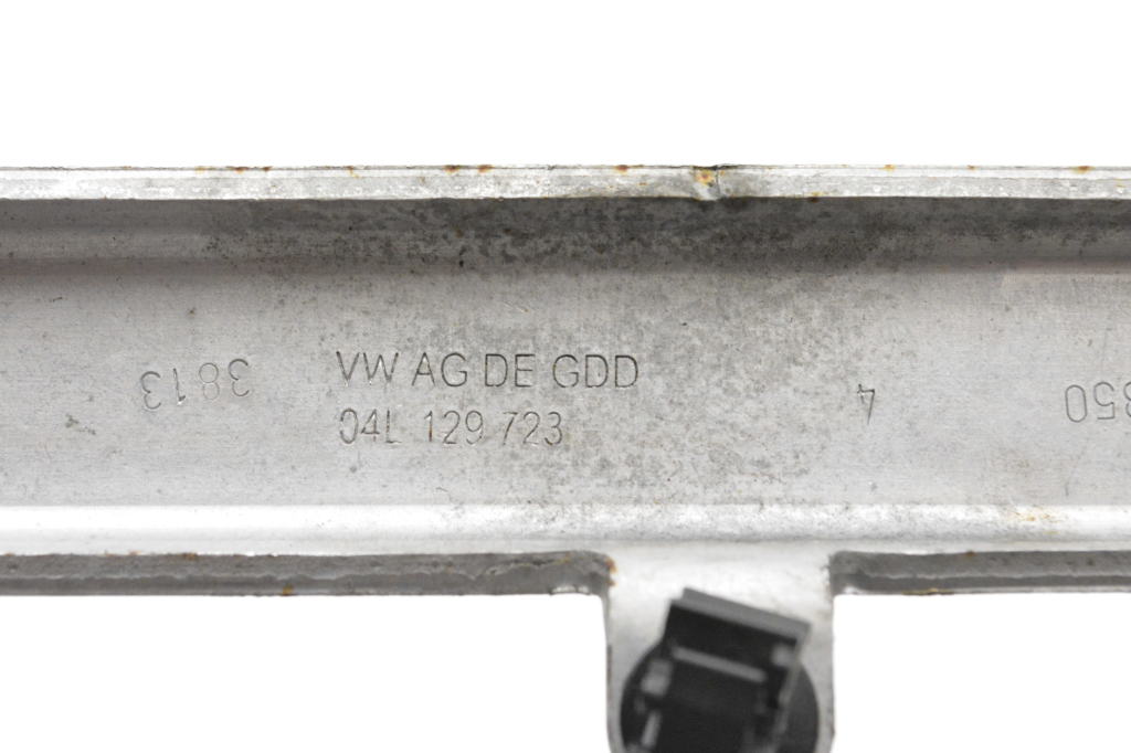 Used Volkswagen Golf Holder next 04L129723