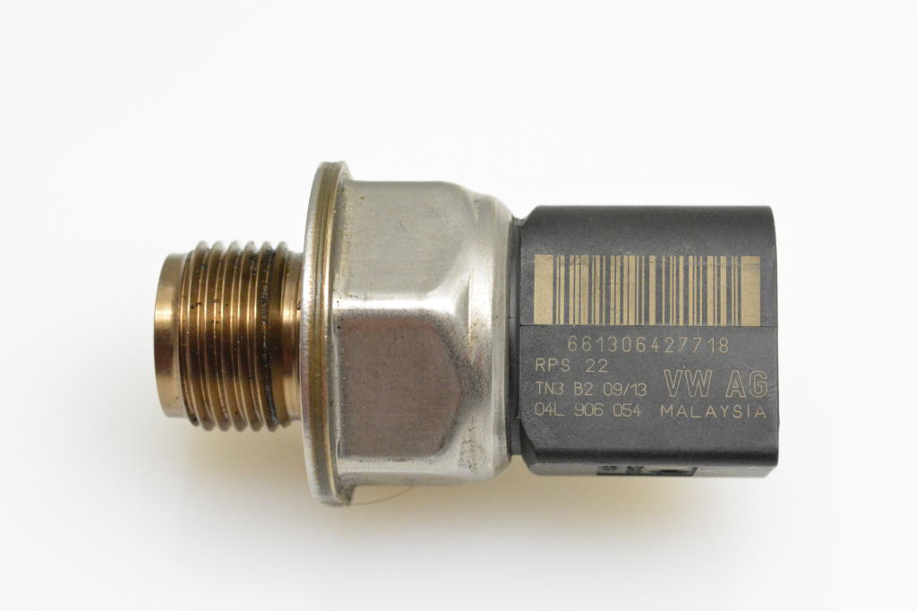 Used Volkswagen Golf High pressure fuel line sensor 04L906054