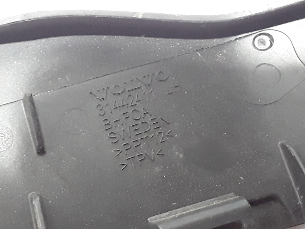 Used VOLVO XC90 Windshield wiper mechanism trim to the glass 31442411