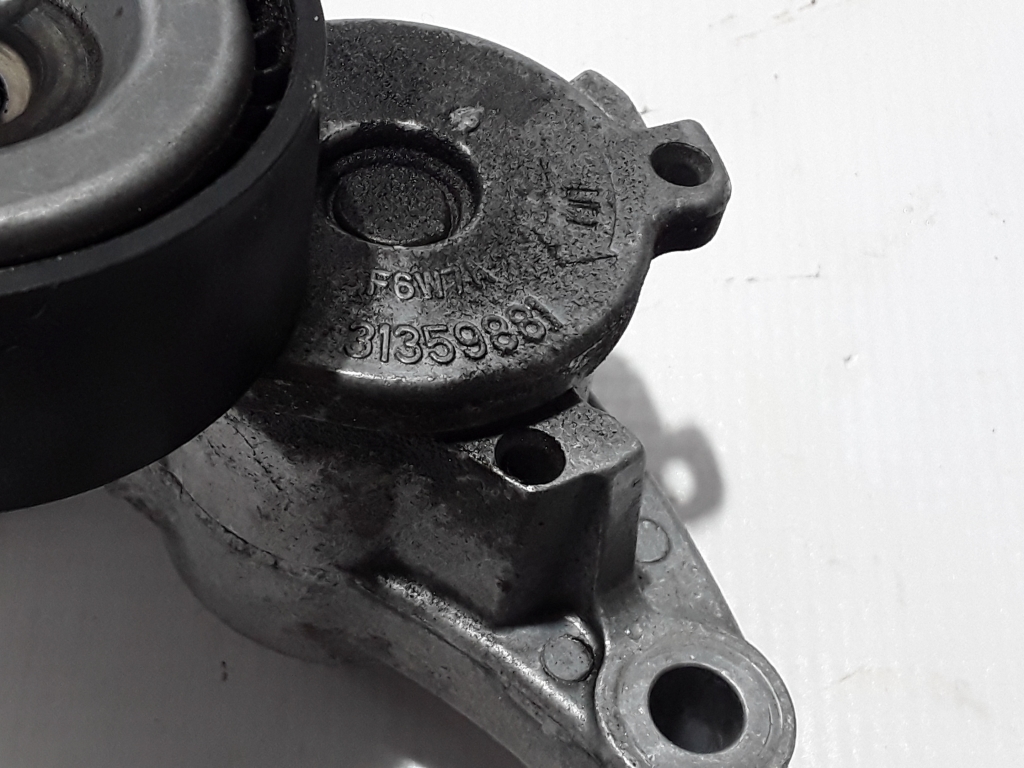 Naudotas VOLVO XC90 Generatoriaus itempėjas 31359881