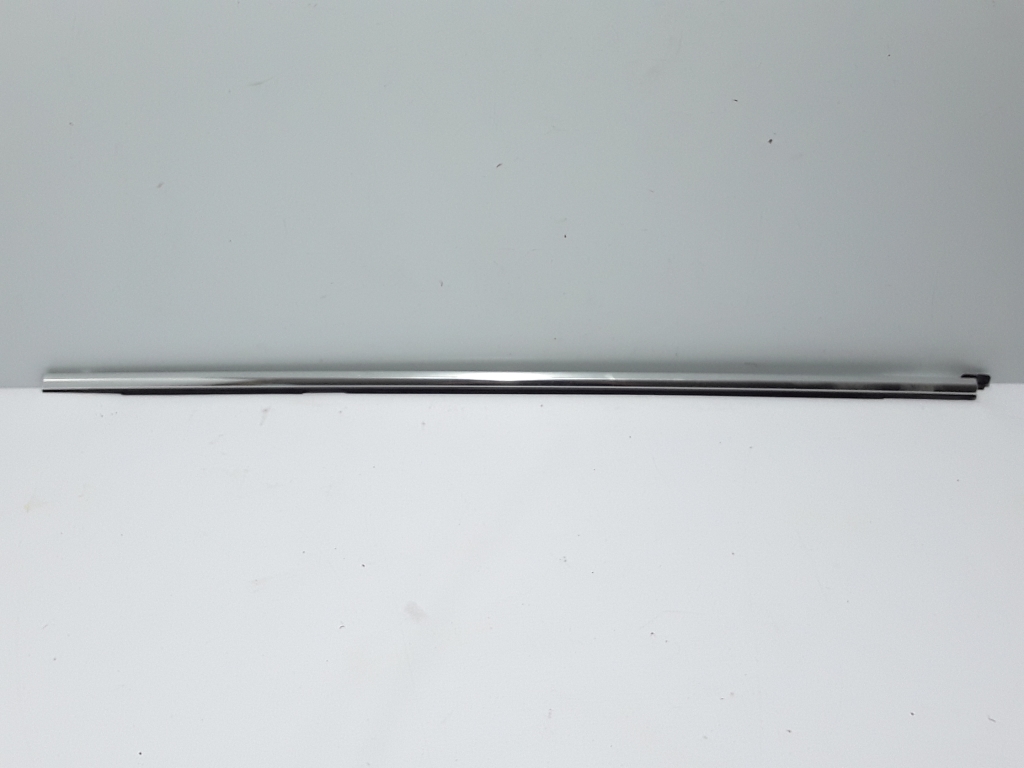 Naudotas VOLVO XC90 Galinių šoninių durų juostelė prie stiklo išorinė ...