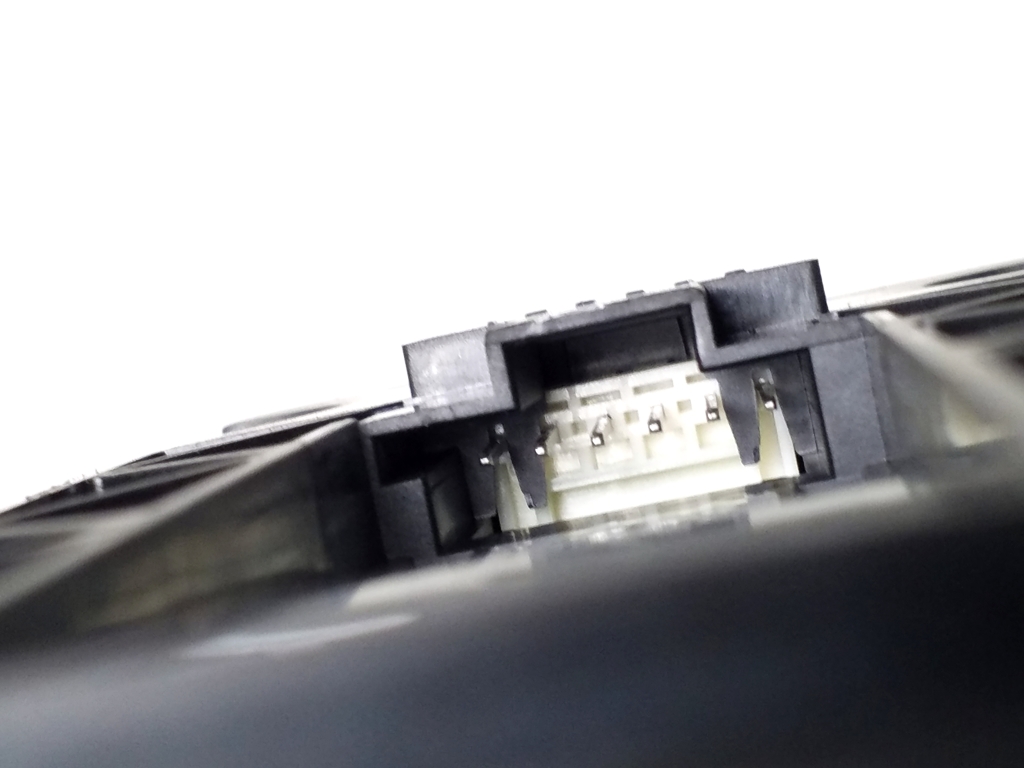 Used Mercedes Benz S-Class Rear side door glass switch A2218709410