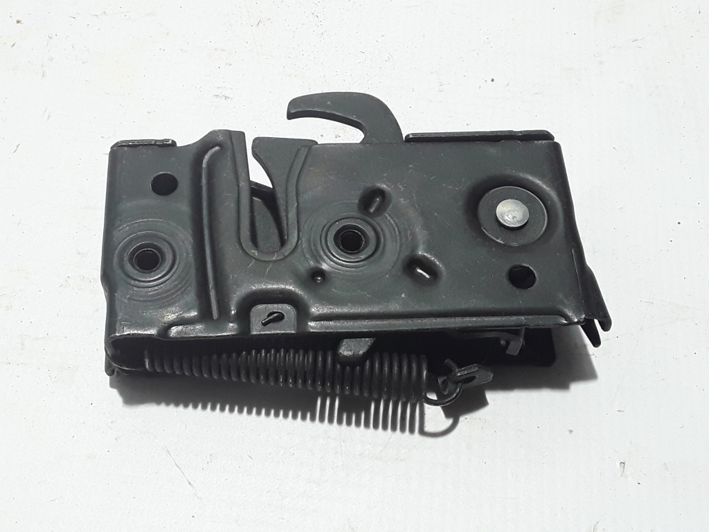 Used VOLVO XC60 Engine cover lock 32226109