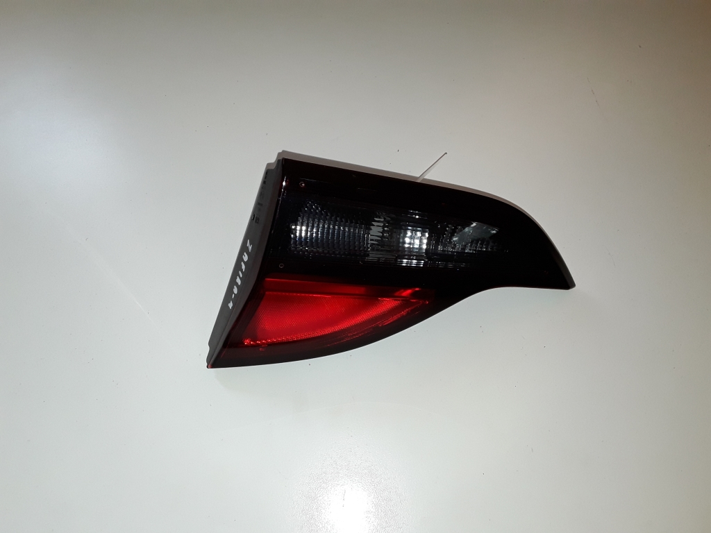 Used Opel Zafira Rear light on cover 39028597