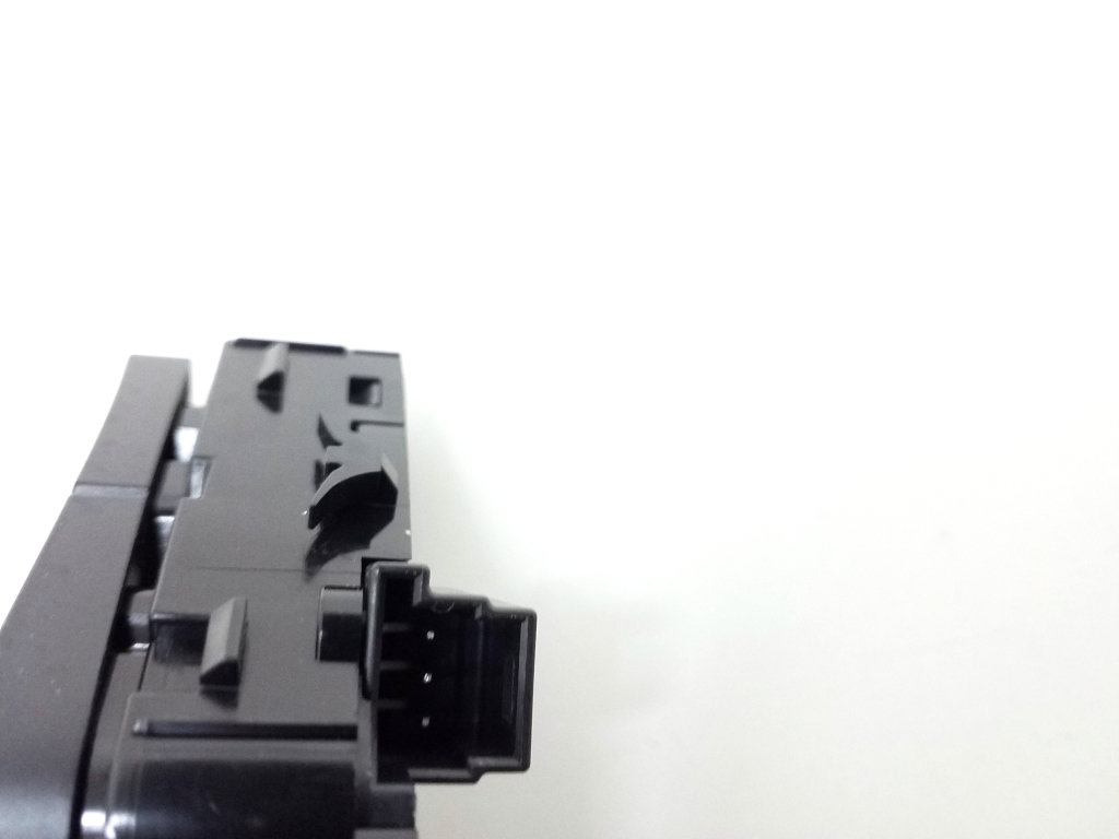 Used Mercedes Benz S-Class Door lock unlock switch A2229051451