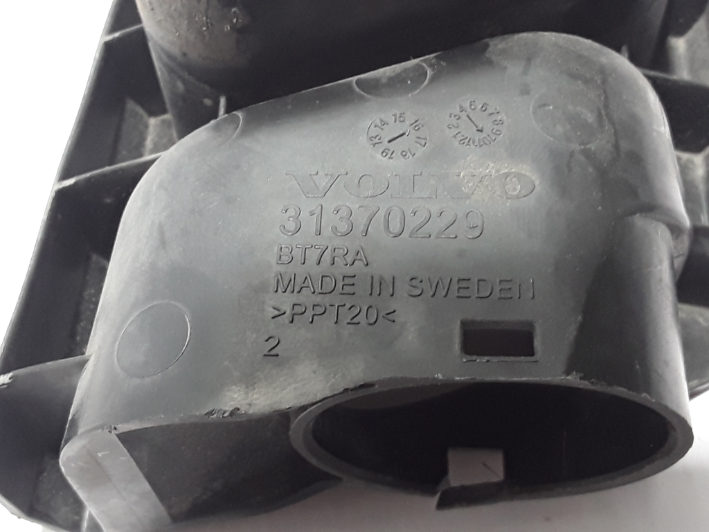 Used VOLVO V90 Other part of the air filter housing 31370229