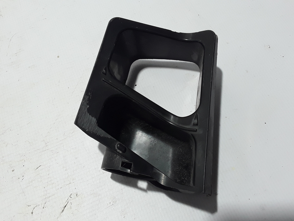 Used VOLVO V90 Other part of the air filter housing 31370229