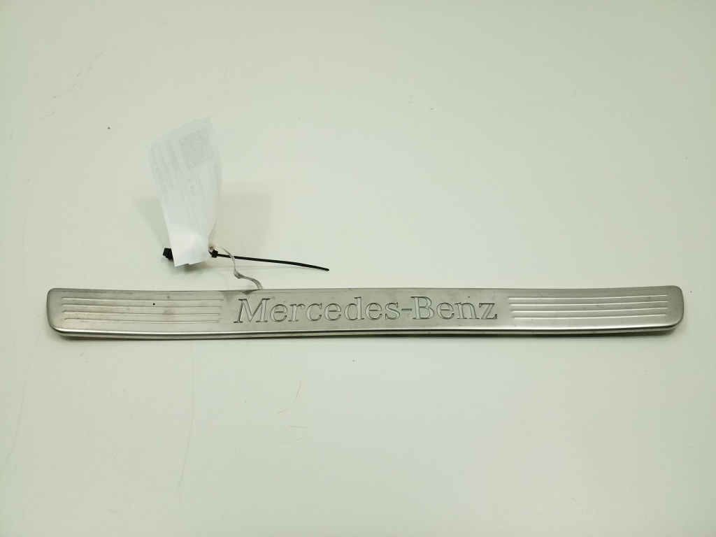 Used Mercedes Benz GL-Class Inner threshold trim A1666809500