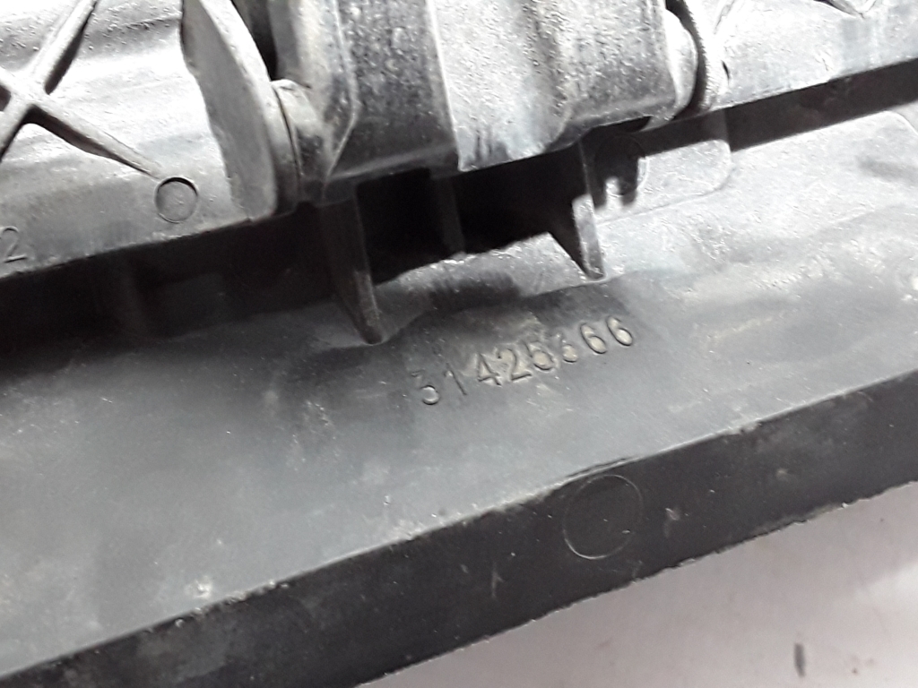 Naudotas VOLVO XC60 Oro nukreipėjas interkulerio radiatoriaus 31425366