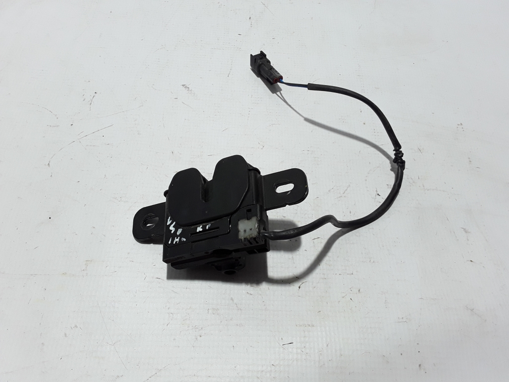 Naudotas VOLVO V40 Variklio gaubto užraktas 31371016