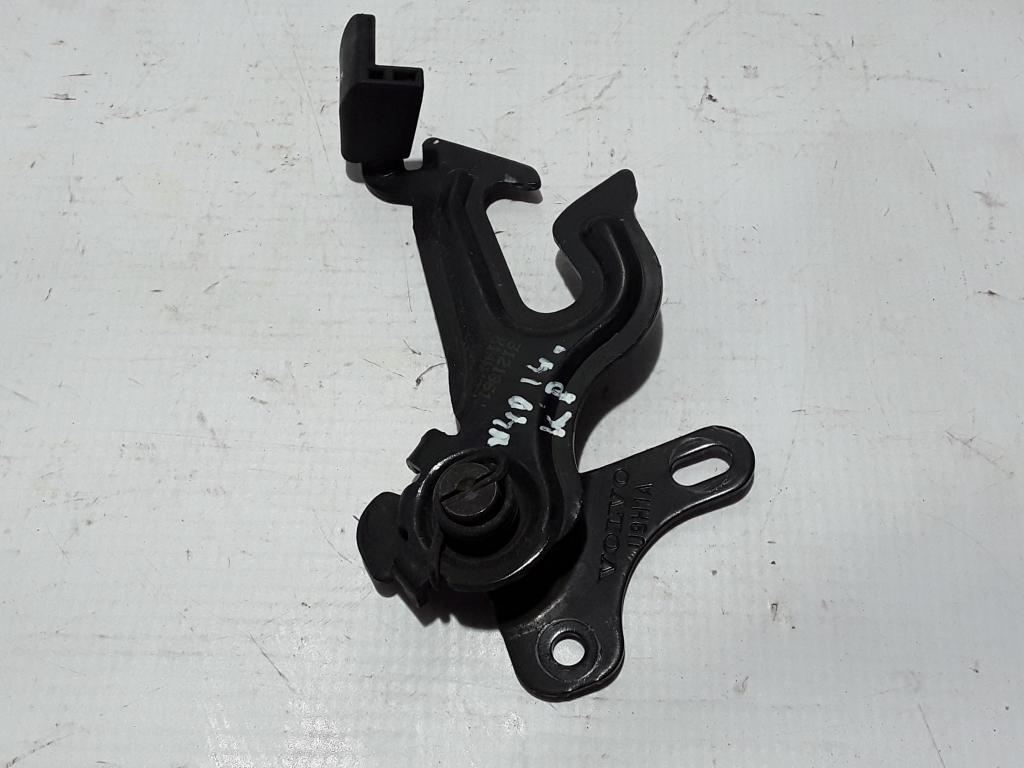 Naudotas VOLVO V40 Variklio gaubto atidarymo rankenėlė ant gaubto 31218611