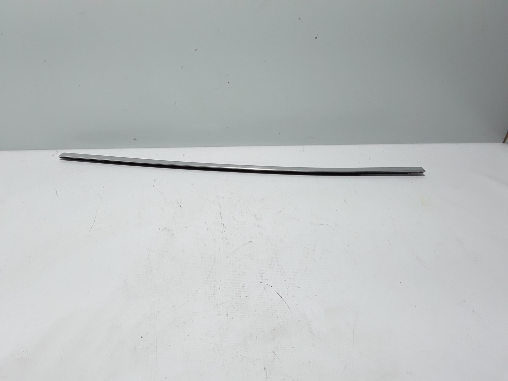 Used VOLVO V40 Rear side door strip to glass outer 31278547