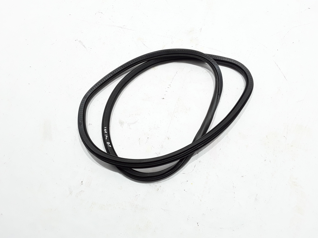 Naudotas VOLVO V40 Priekinų durų sandarinimo guma ant kėbulo 31457615