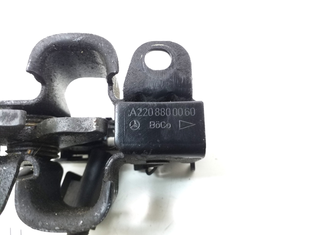 Used Mercedes Benz CL-Class Engine cover lock A2208800060