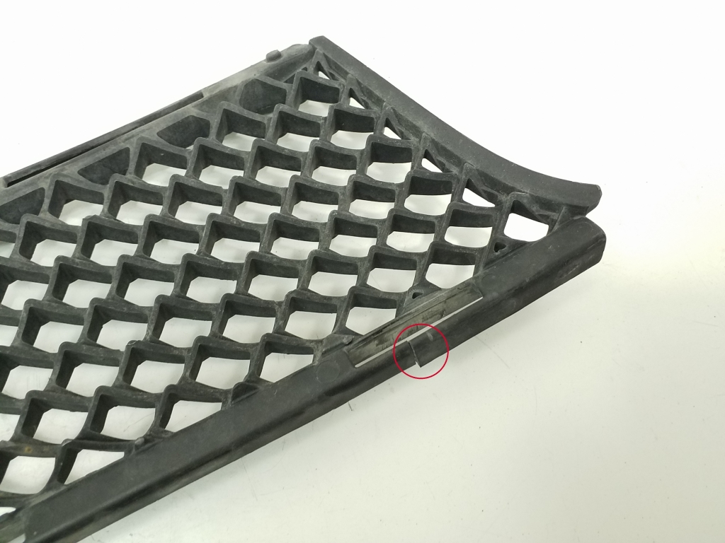 Used Mercedes Benz E-Class Front bumper lower grille A2138850622