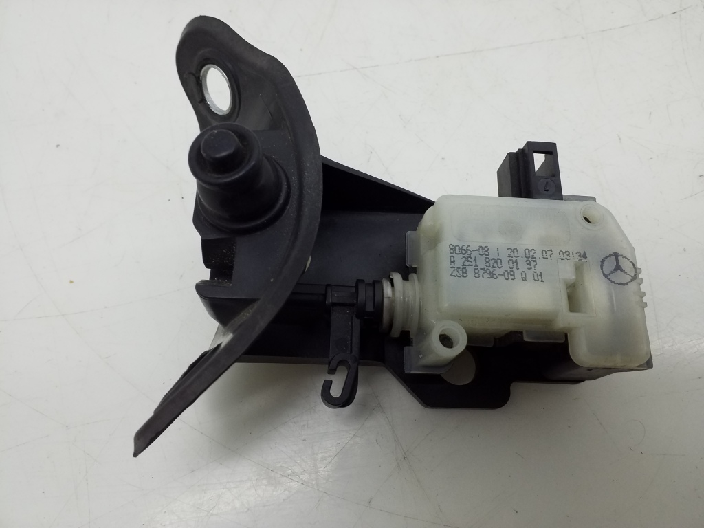 Used Mercedes Benz CLS-Class Fuel filler cap lock A2518200197