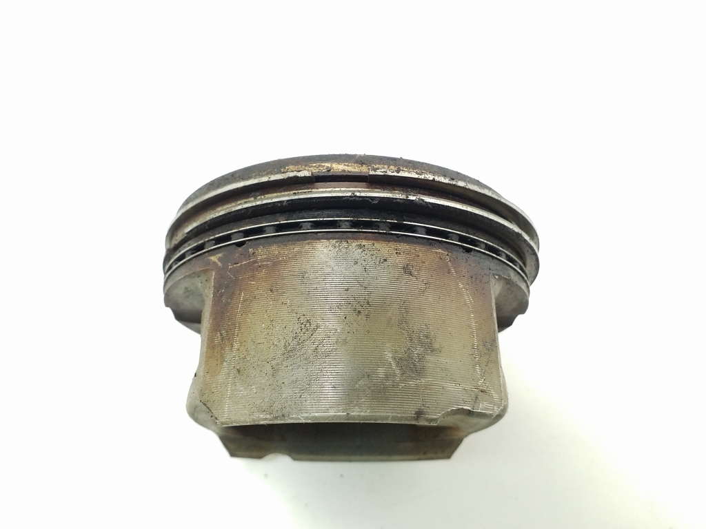 Used Mercedes Benz CL-Class Piston and its parts A1130300317