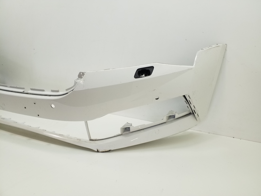 Used Skoda Superb Front bumper 3V0807221
