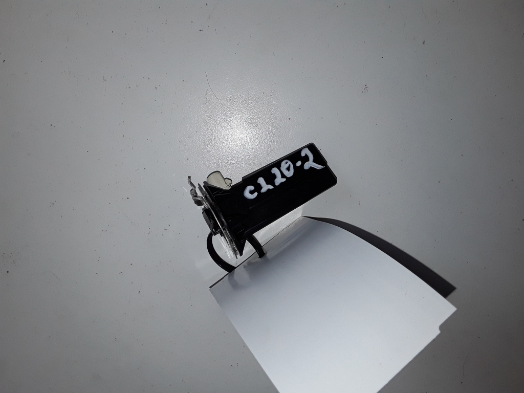 Used Mercedes Benz C-Class Antenna amplifier A2048205575