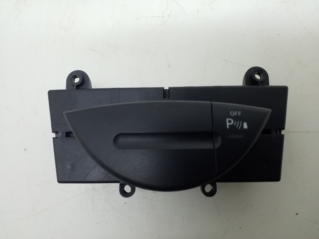 Used Mercedes Benz CLS-Class Switch and its parts A2118216958