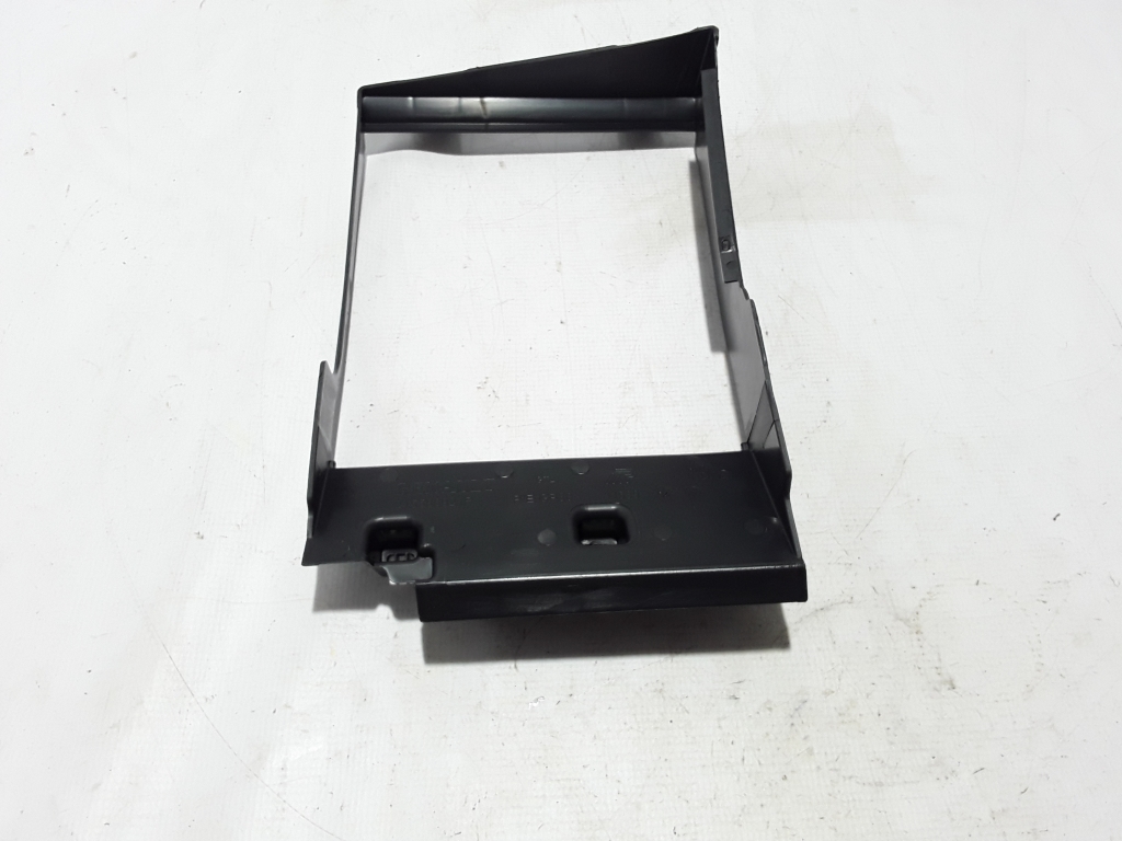 Used Dacia Duster Air deflector for intercooler radiator 215586921R