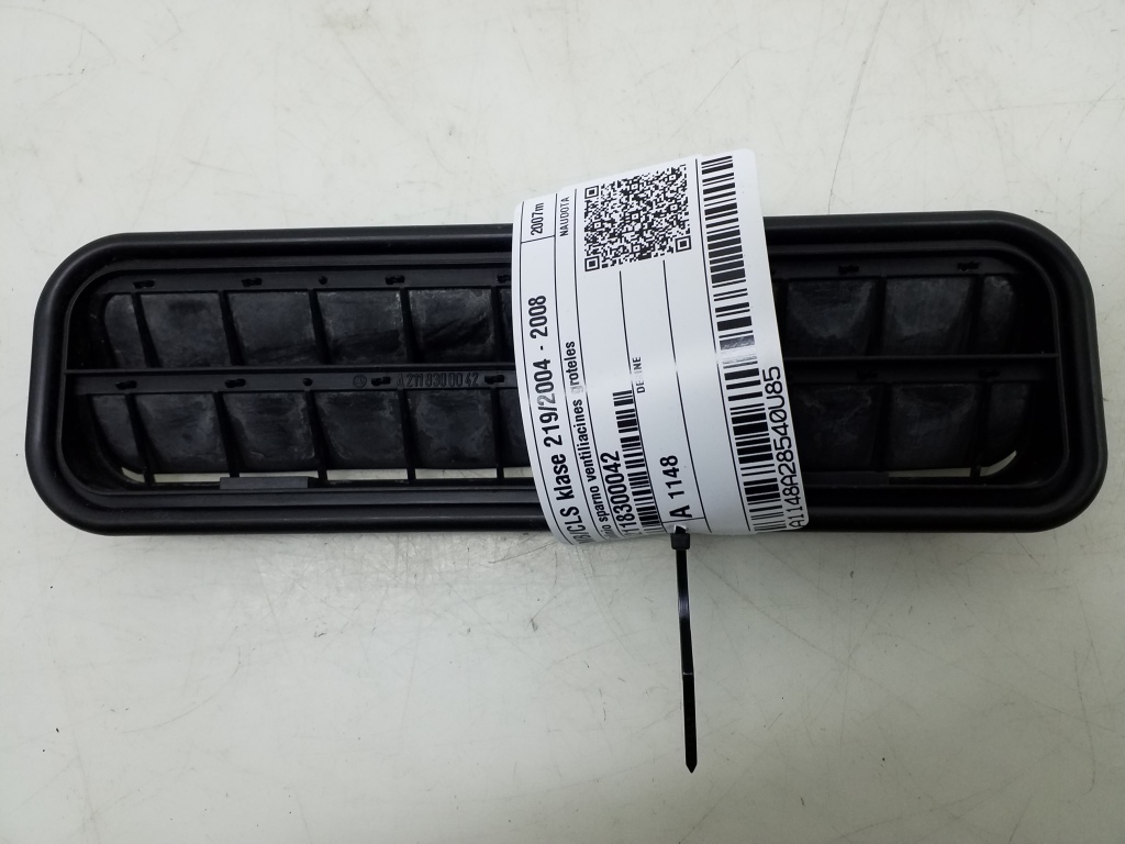 Used Mercedes Benz CLS-Class Rear wing ventilation grille A2118300042