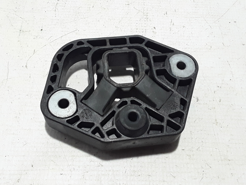 Naudotas VOLVO XC90 Interkulerio radiatoriaus laikiklis 31439575