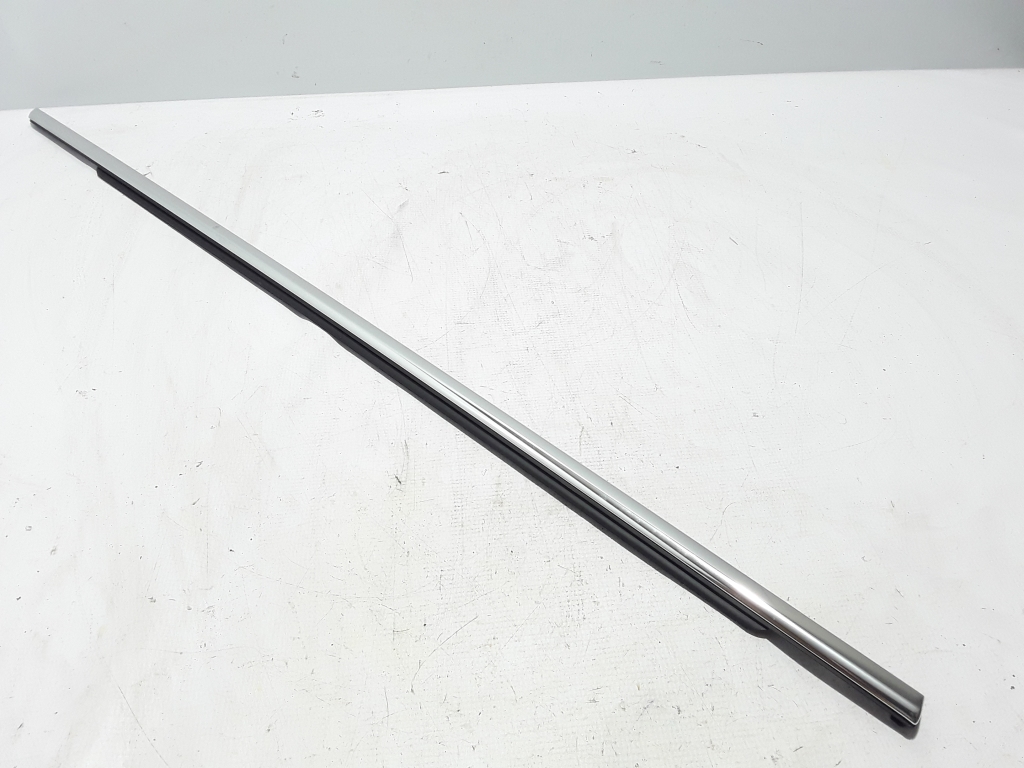 Naudotas VOLVO XC60 Priekinių durų juosta prie stiklo išorinė 31385844