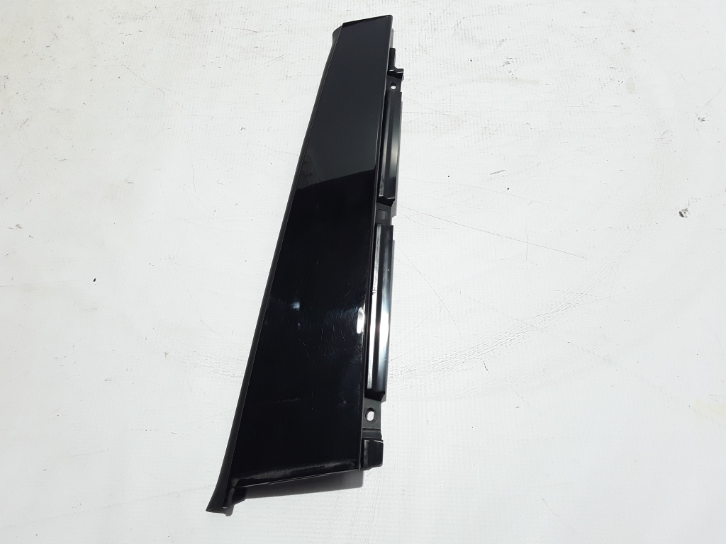Used VOLVO XC60 Rear side door strip to glass outer 32216800