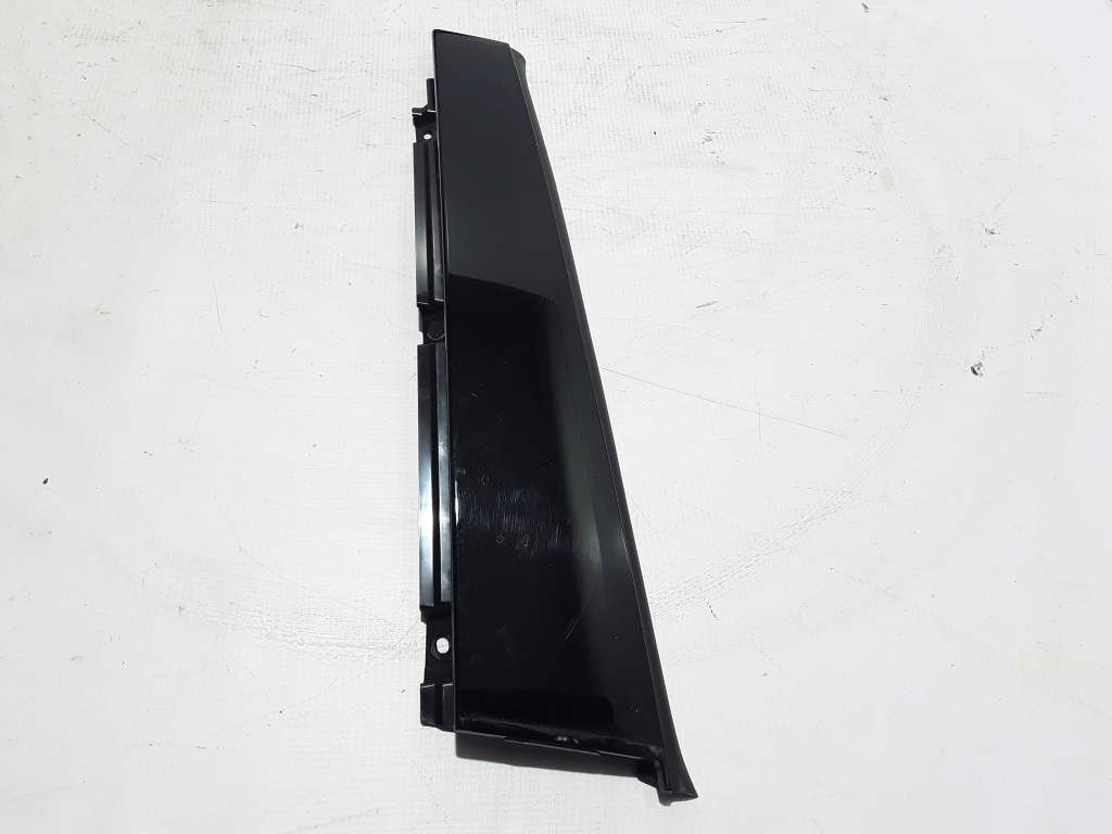 Used VOLVO XC60 Rear side door strip to glass outer 32216801