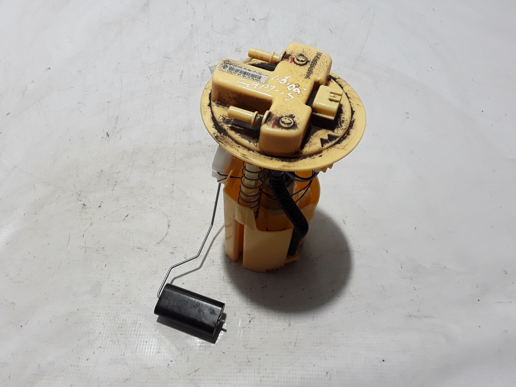 Used RENAULT Captur Fuel pump in the tank 172027215R