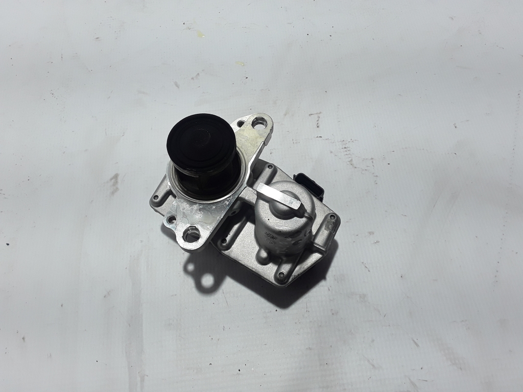 Used RENAULT Trafic EGR valve 147109948R