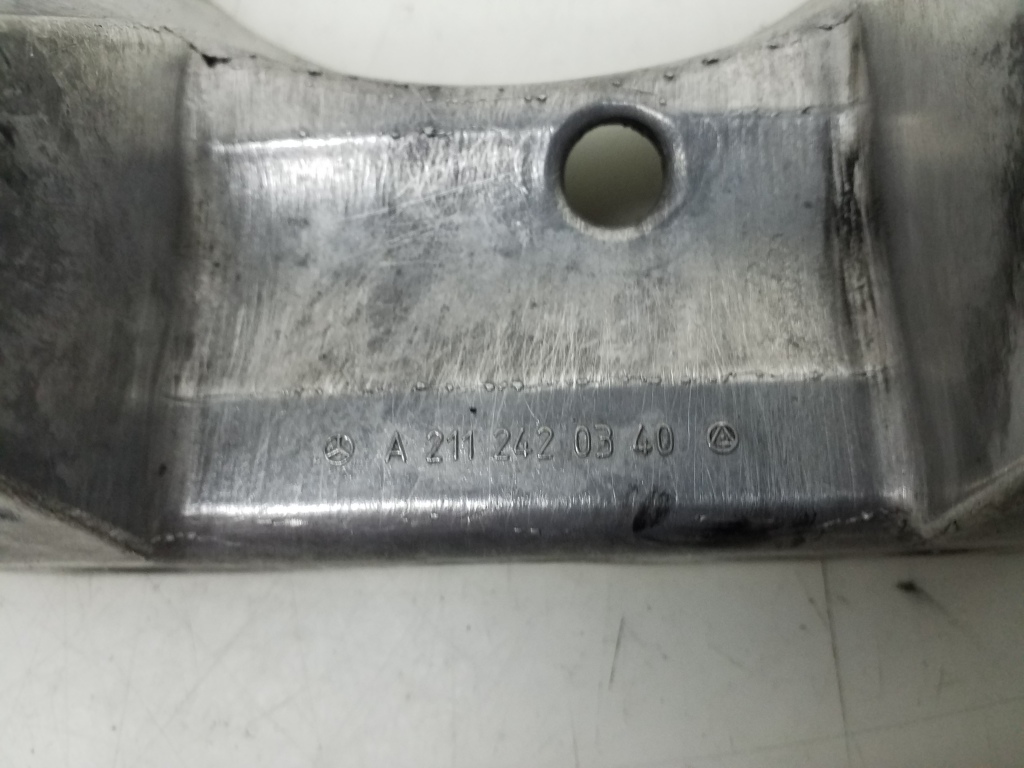 Used Mercedes Benz CLS-Class Gearbox holder A2112420340
