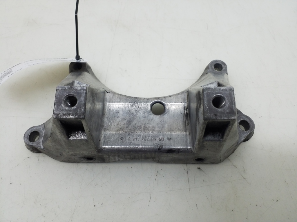 Used Mercedes Benz CLS-Class Gearbox holder A2112420340