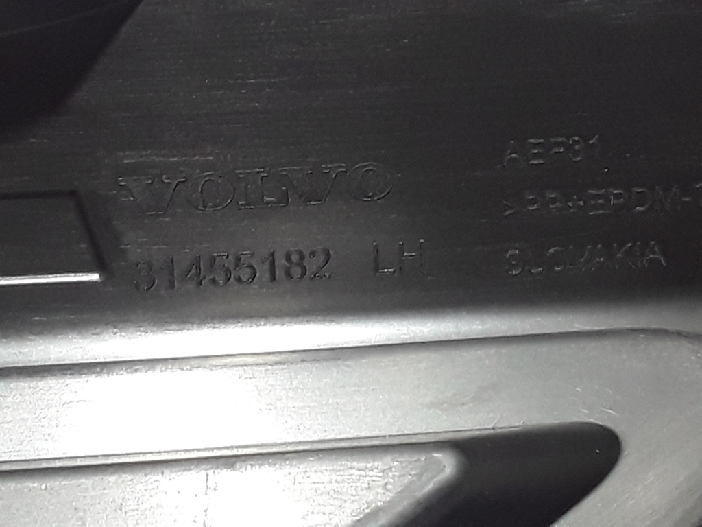 Naudotas VOLVO XC60 Priekinio bamperio apatinės grotelės 31455182