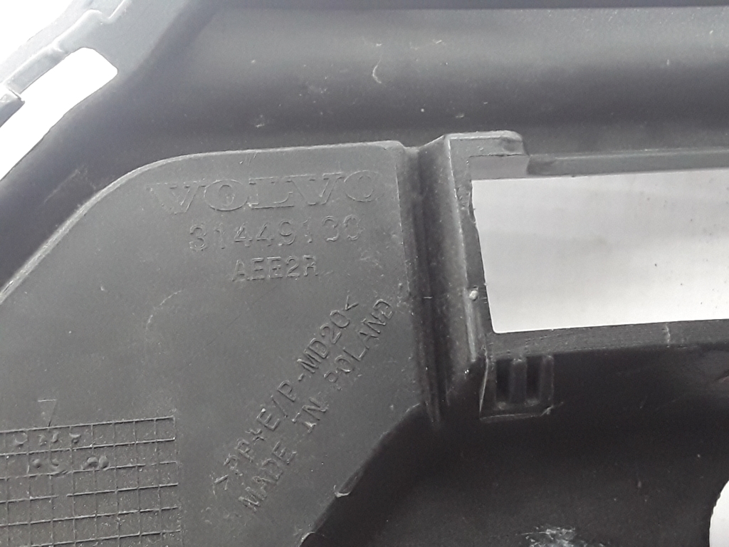 Naudotas VOLVO XC60 Priekinio bamperio apatines groteles 31449130