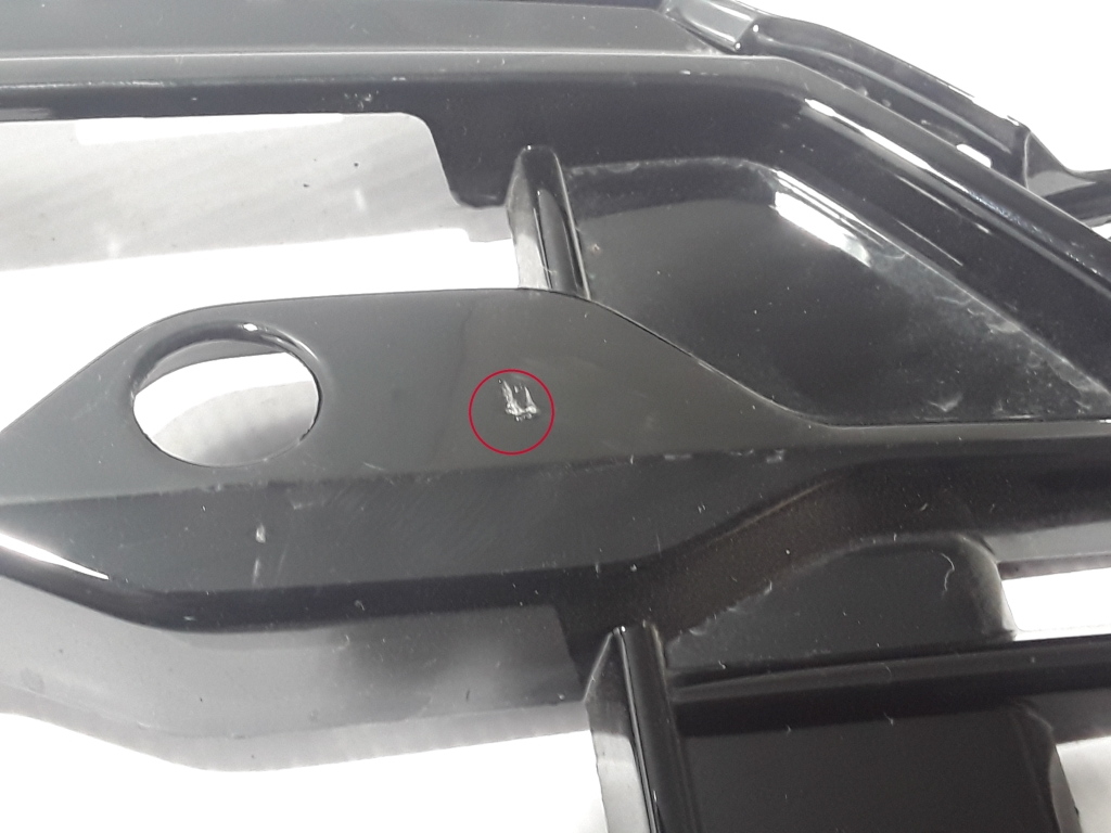 Naudotas VOLVO XC60 Priekinio bamperio apatines groteles 31449130