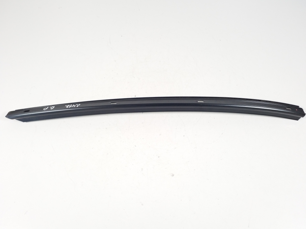 Naudotas Mercedes Benz SL-Class Priekinio stiklo statrmsčio juosta ...