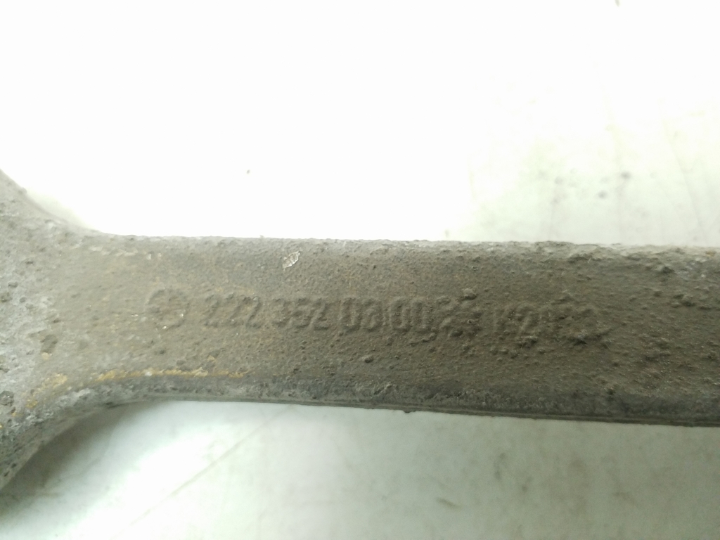 Used Mercedes Benz S-Class The rear axle pulled A2223501302